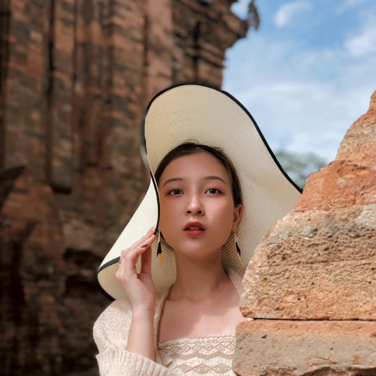 Checkin-holic 2: Cầm tấm vé trên tay mình trốn đến nơi xa